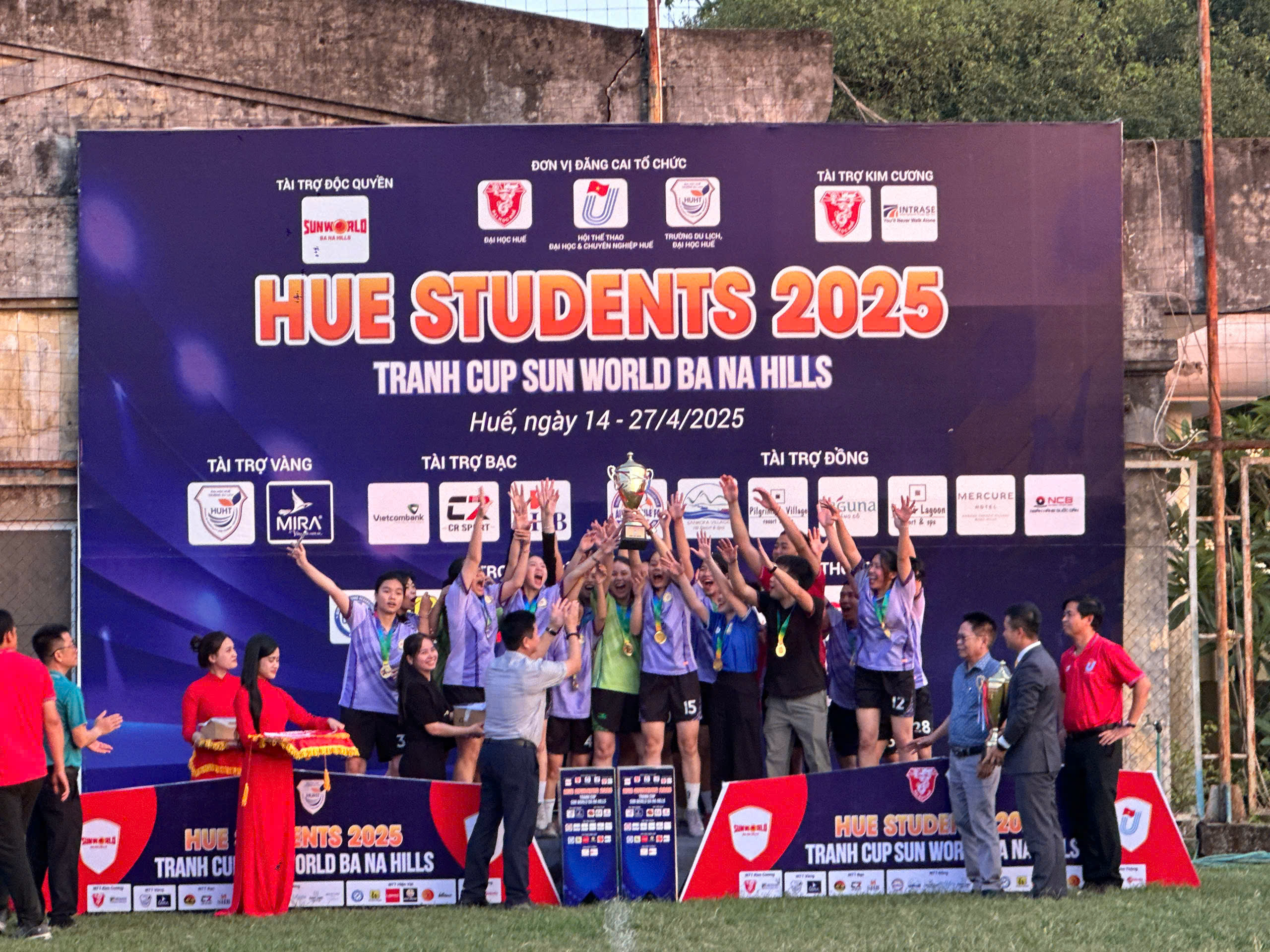 Trường Đại học Luật, Đại học Huế vô địch Giải bóng đá Hue Students 2025 ...